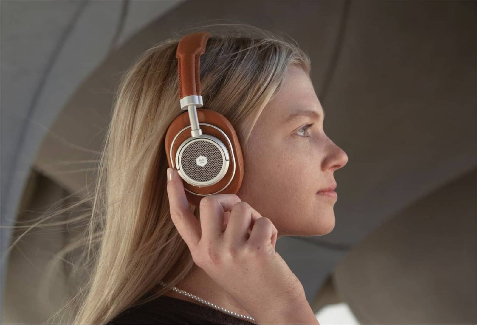 Shop In Ear Earbuds | Luxury Earbuds With Mic | Master & Dynamic ...